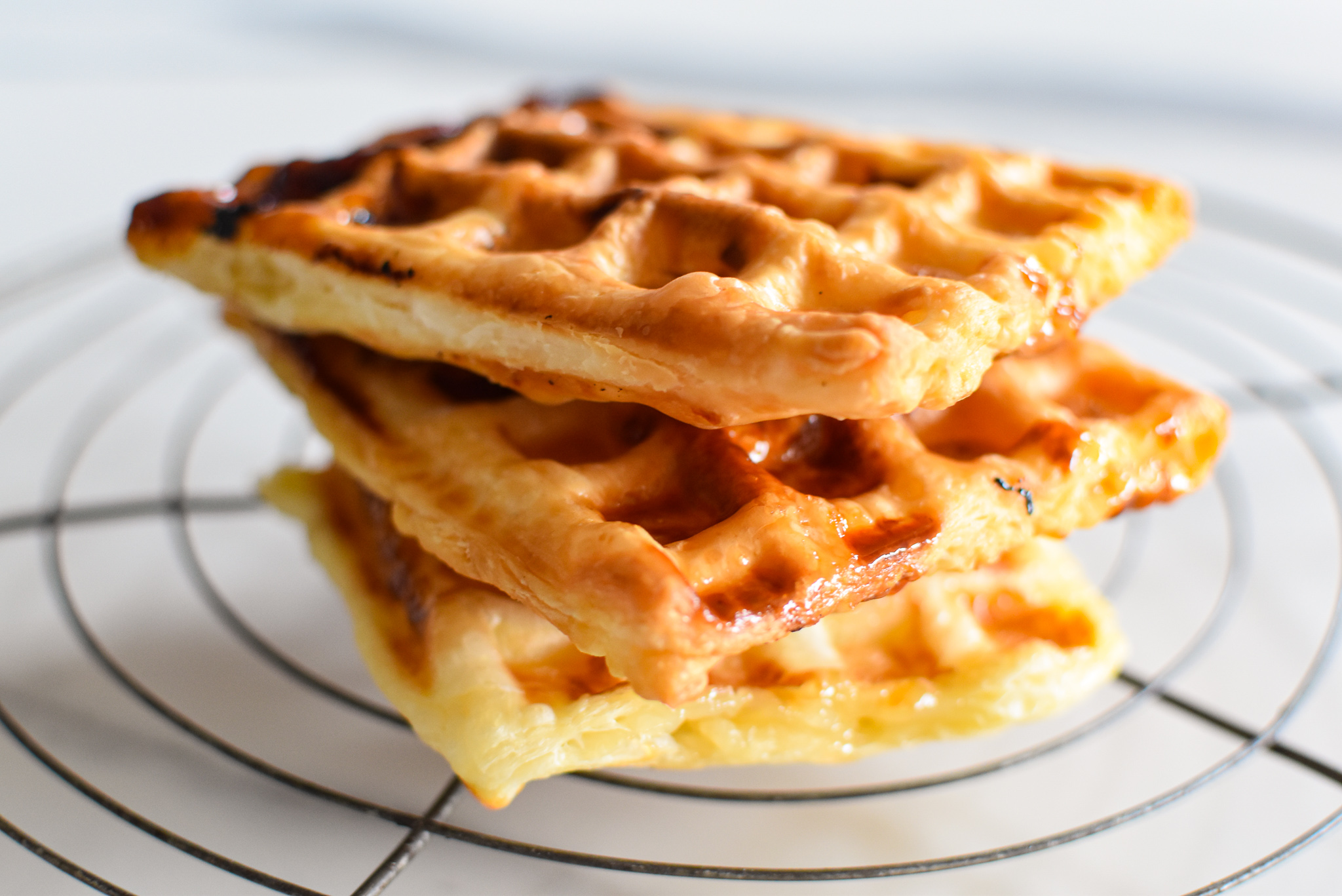 Heerlijke Tarte Tatin wafels met vanille ijs – Kris Kookt