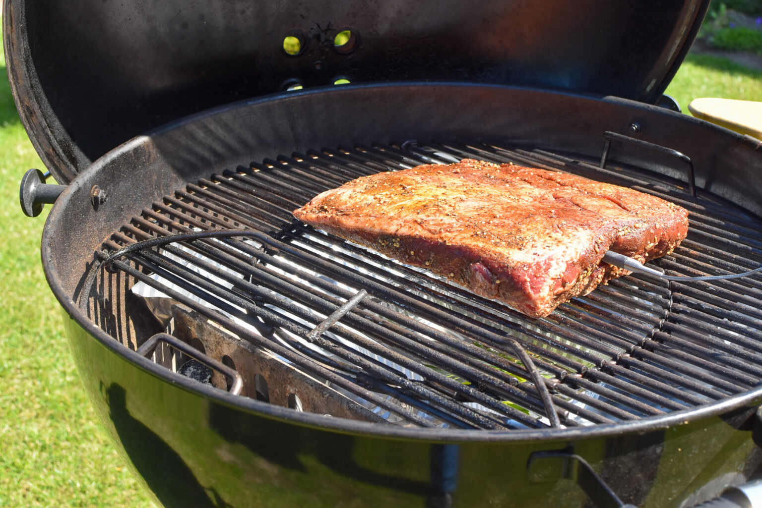 Runderribben of short ribs met koolsla en barbecuesaus – Kris Kookt