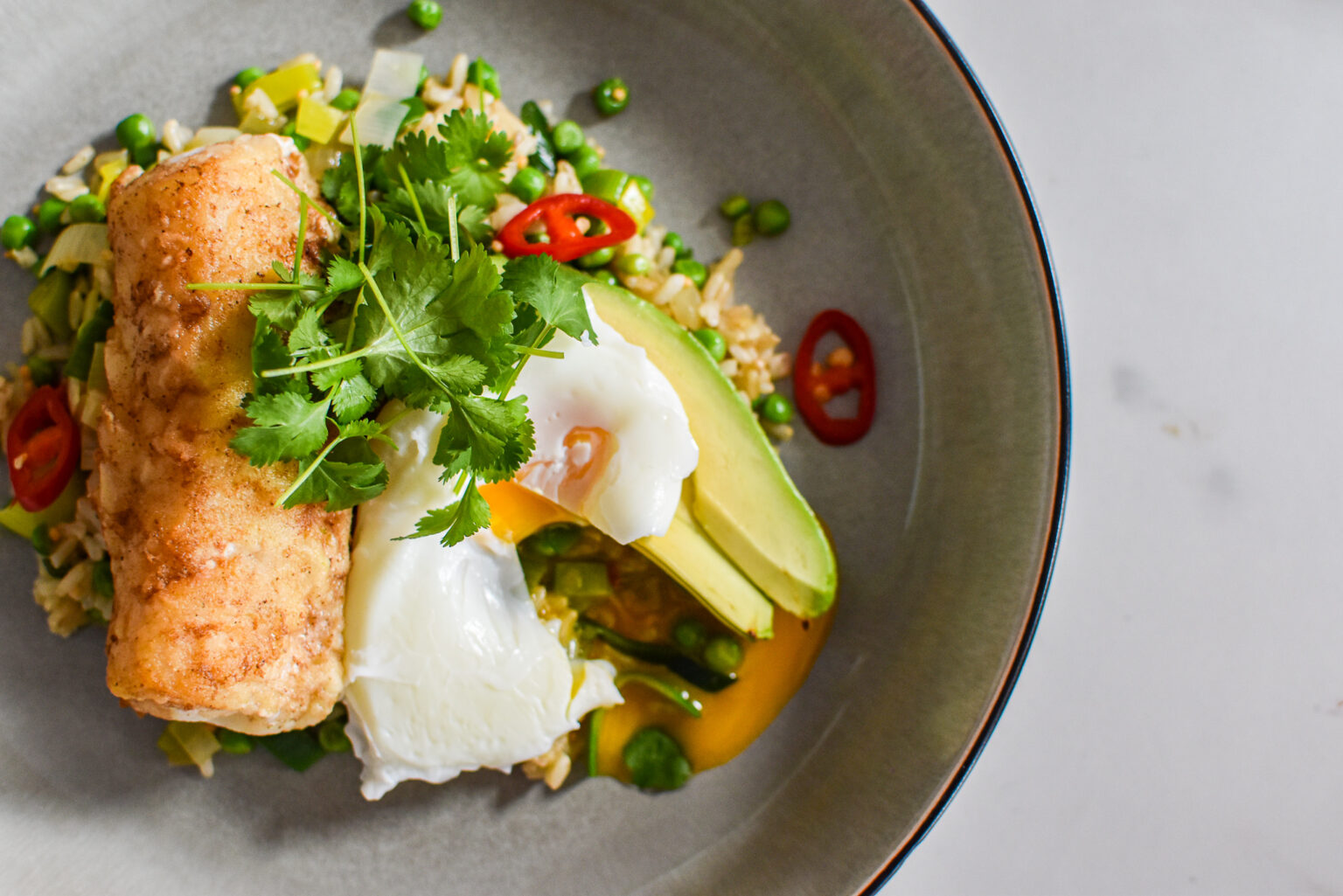 Gebakken vis met rijst en een gepocheerd ei – Kris Kookt