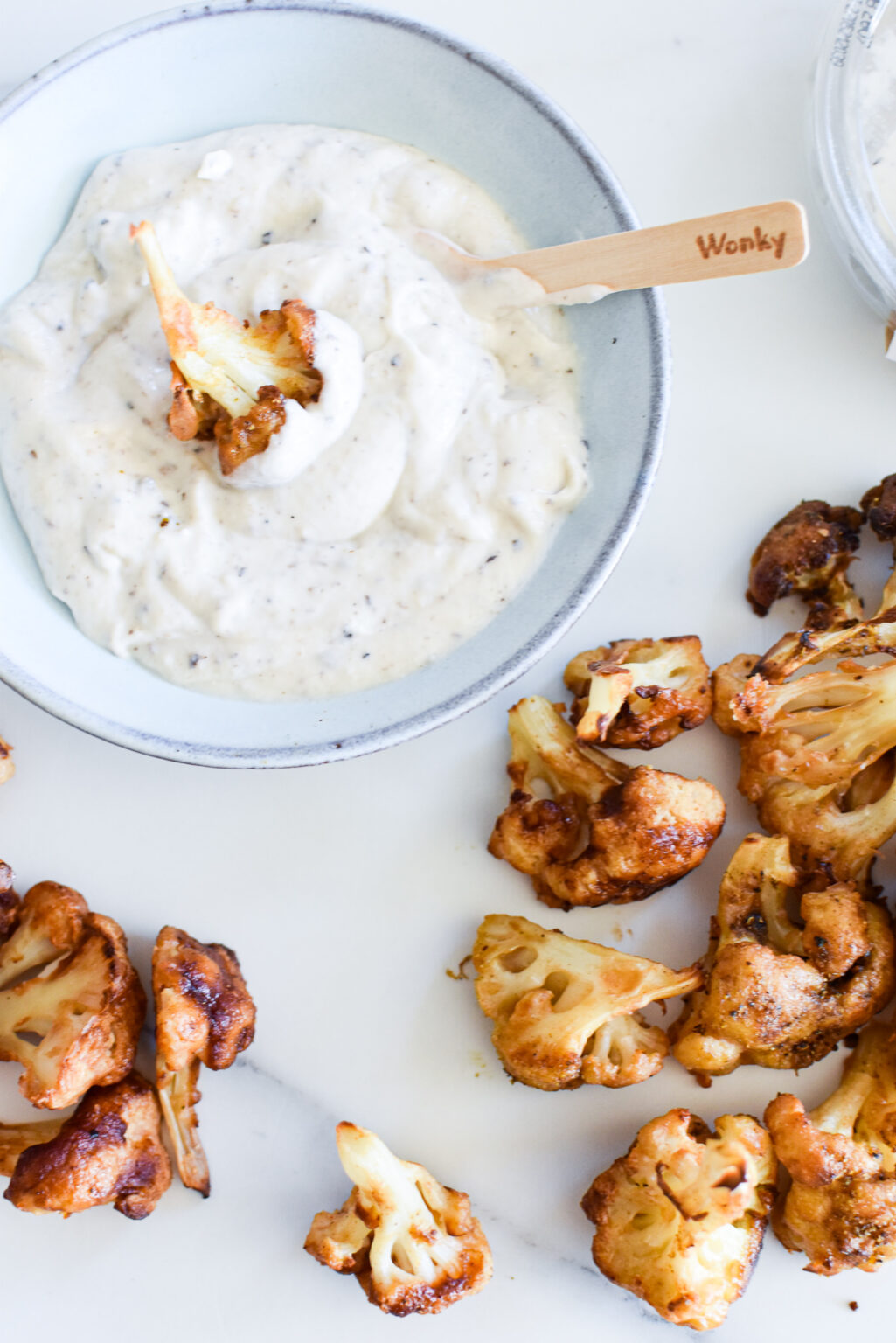 Bloemkool wings met Wonky’s bloemkooldip – Kris Kookt