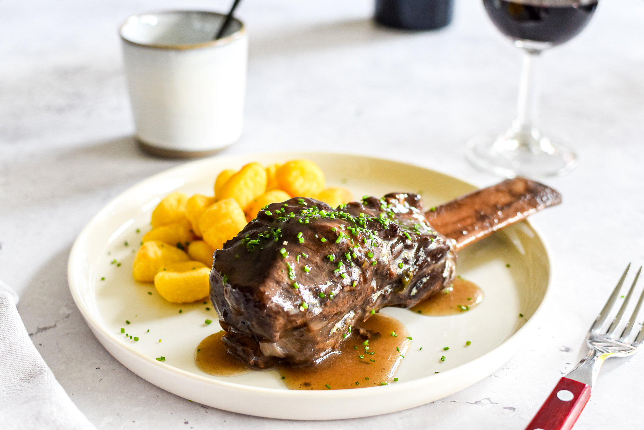 Gebraiseerde short ribs met gnocchi – Kris Kookt