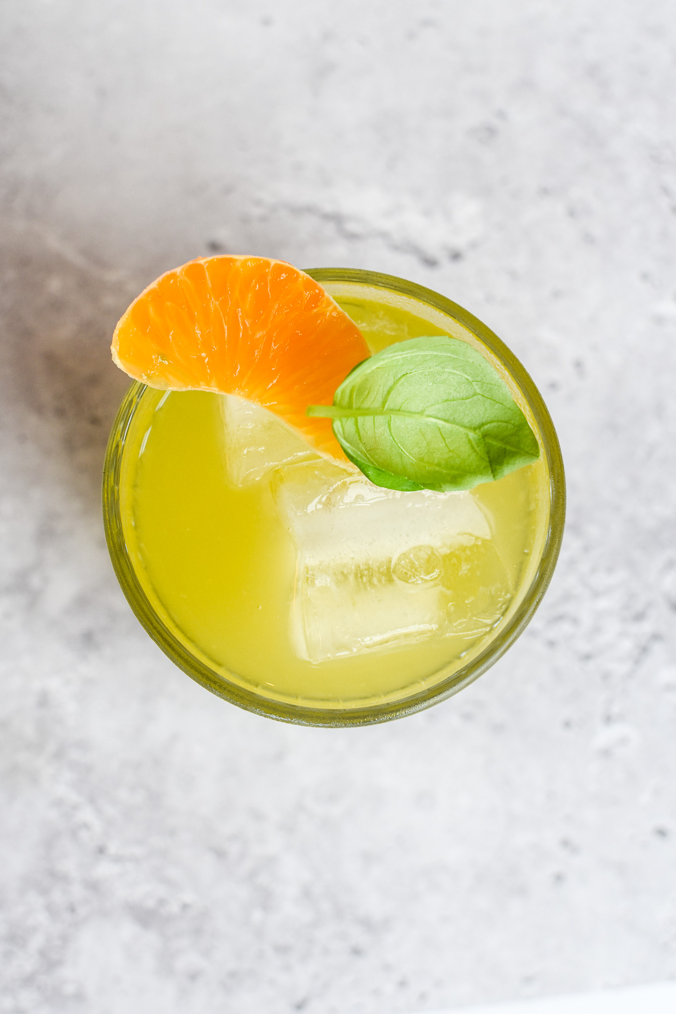 Smash cocktail: Genever – Mandarijn – Basilicum – Kris Kookt