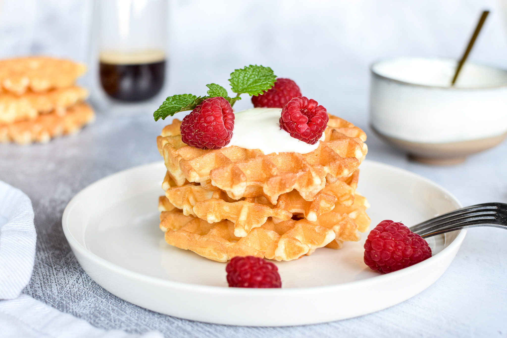 Pannenkoek wafeltjes met yoghurt en framboos – Kris Kookt
