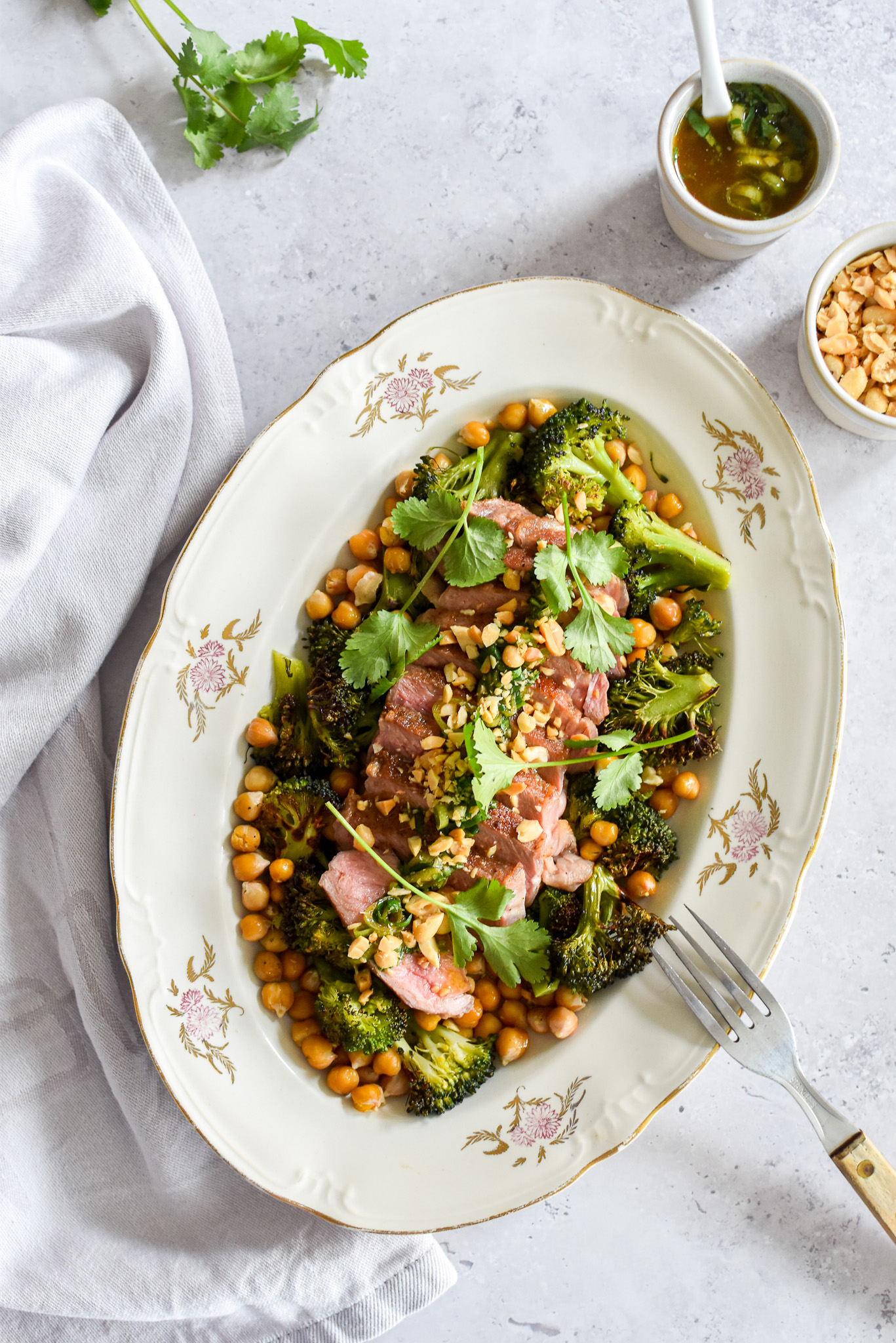 Kalfsentrecote met broccoli en kikkererwten – Kris Kookt