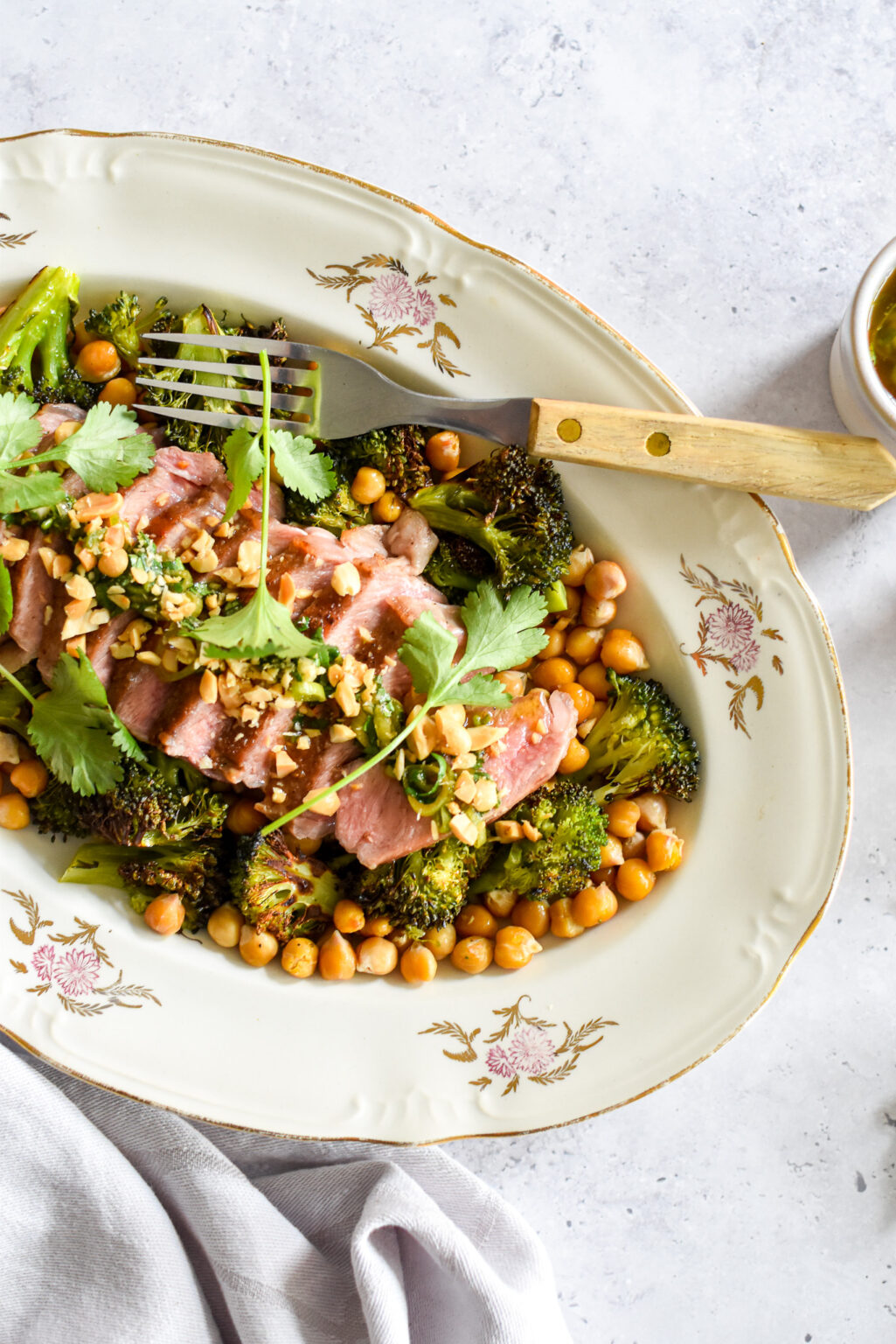 Kalfsentrecote met broccoli en kikkererwten – Kris Kookt