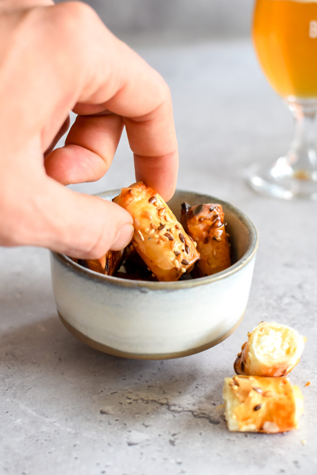 Krokantjes van filodeeg met feta en honing - Kris Kookt