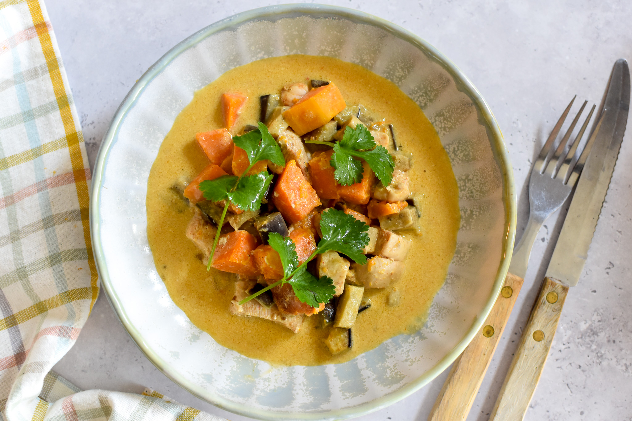 Curry met kip, pompoen, aubergine en kokos – Kris Kookt