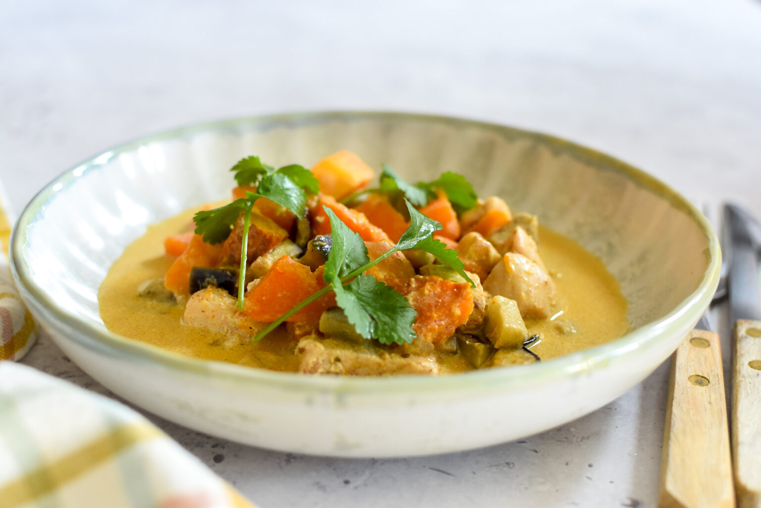 Curry met kip, pompoen, aubergine en kokos – Kris Kookt
