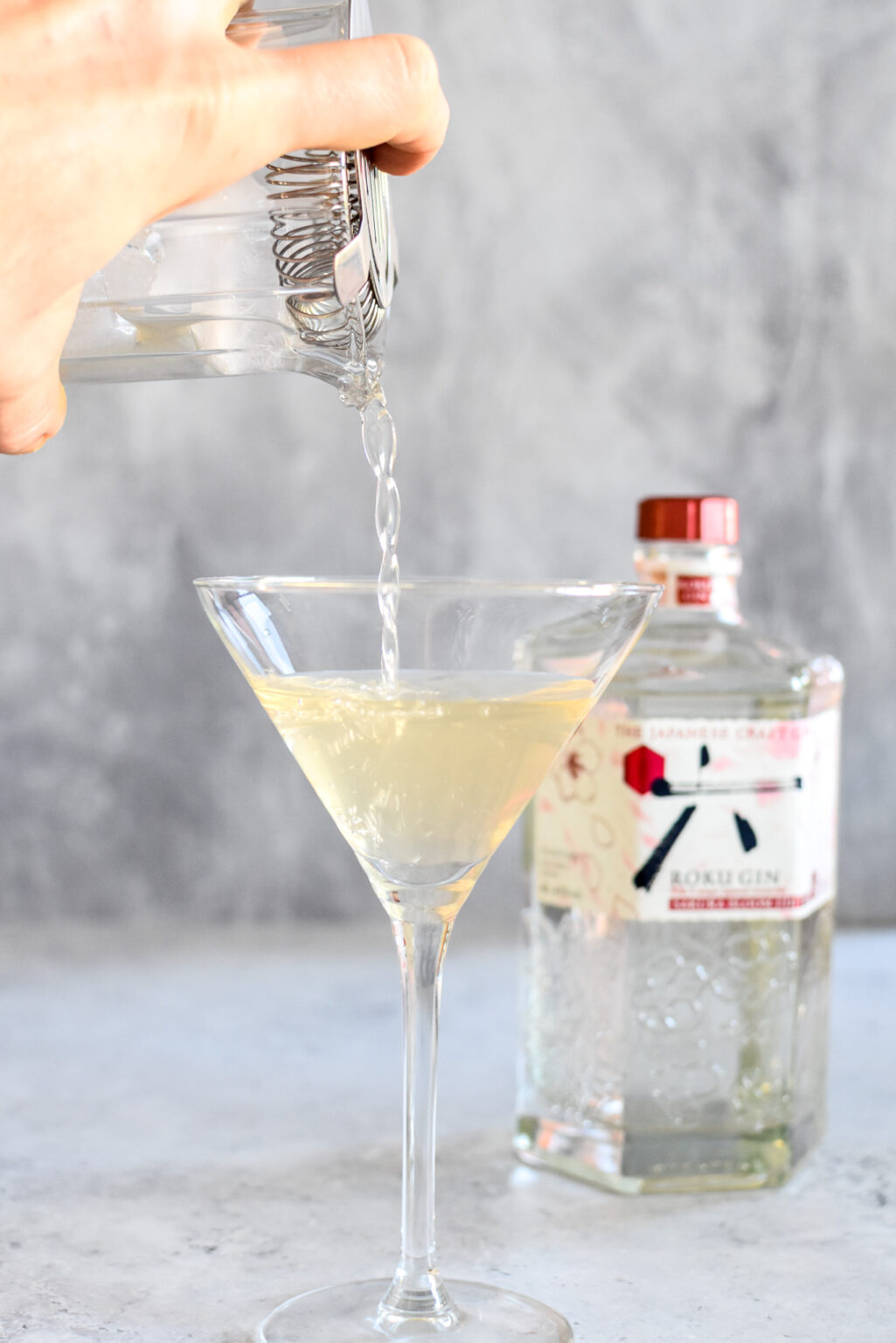 Ontdek de magie van Roku Gin Sakura Bloom in drie unieke cocktails ...